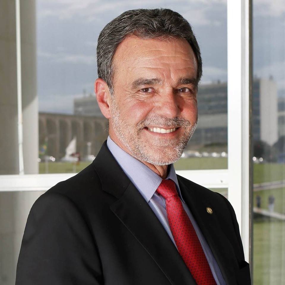 A opinião de Daniel Almeida - Política ao Vivo